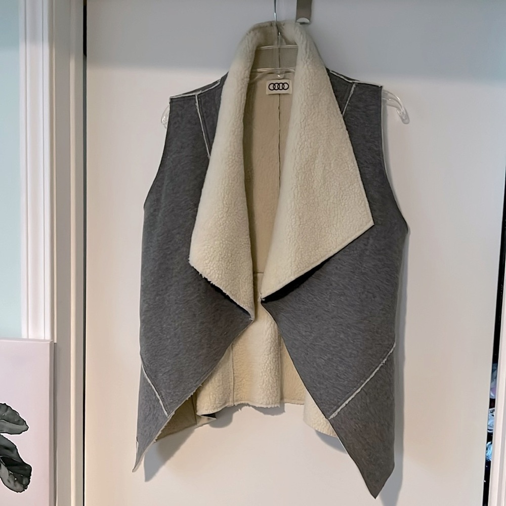Audi Exclusive Reversible Vest Gray And Faux Fur Size… - Gem
